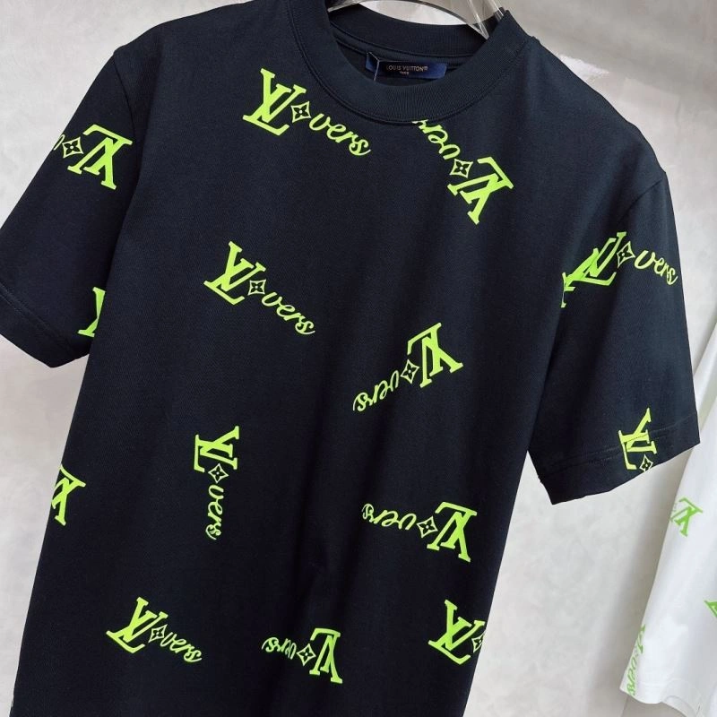 Accurate model Louis Vuitton T-Shirts