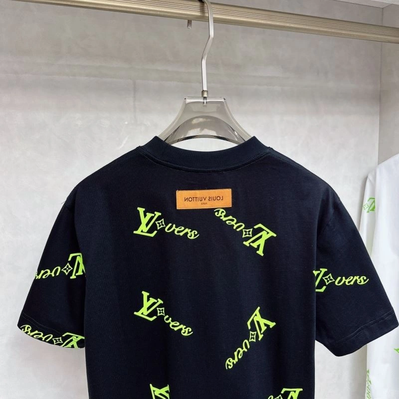 Accurate model Louis Vuitton T-Shirts