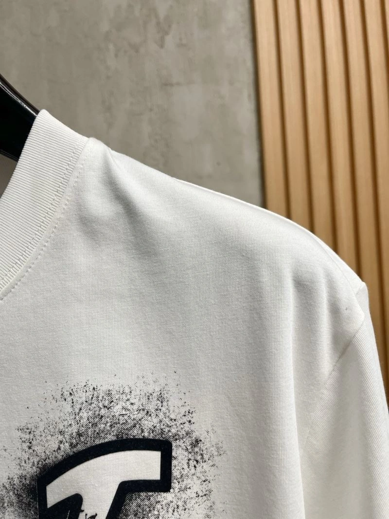 Indistinguishable Louis Vuitton T-Shirts