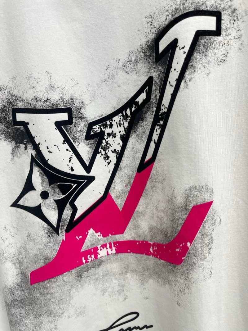 Indistinguishable Louis Vuitton T-Shirts