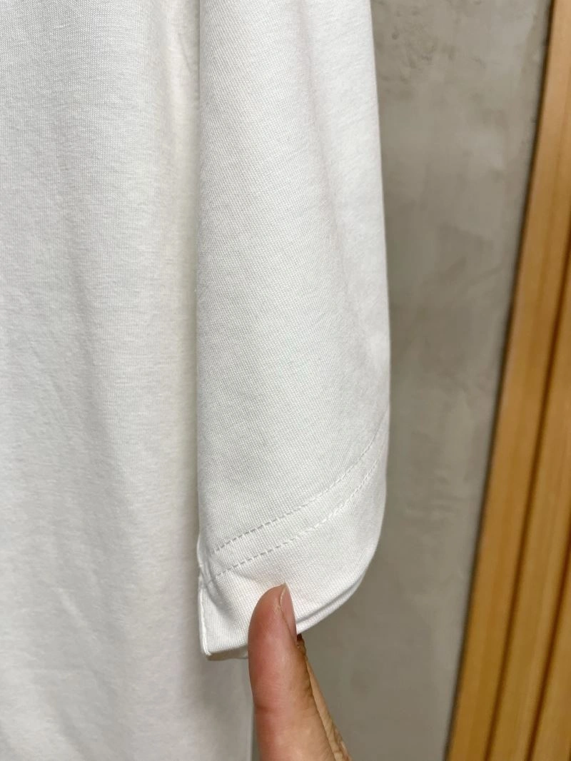 Indistinguishable Louis Vuitton T-Shirts
