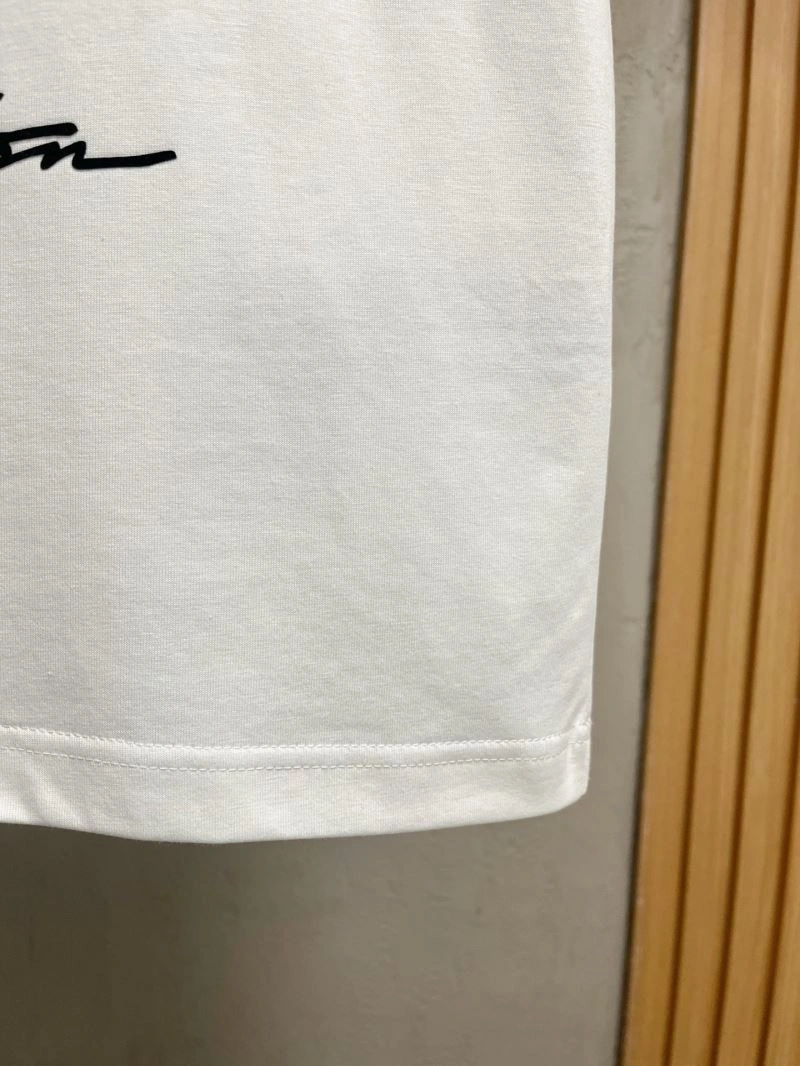 Indistinguishable Louis Vuitton T-Shirts