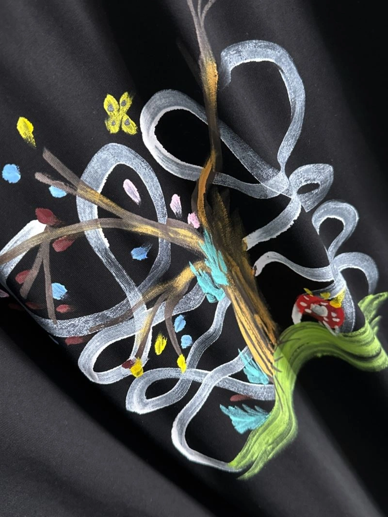 Indistinguishable Louis Vuitton T-Shirts