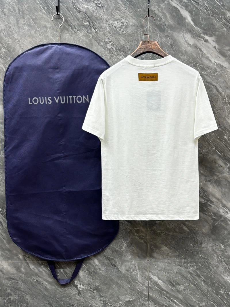 Accurate model Louis Vuitton T-Shirts