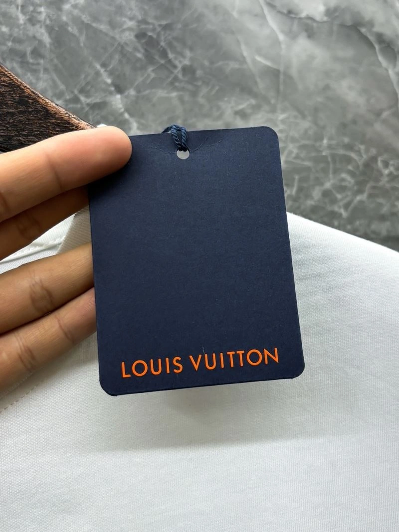 Accurate model Louis Vuitton T-Shirts