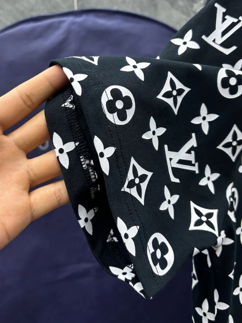 Exact replica Louis Vuitton T-Shirts