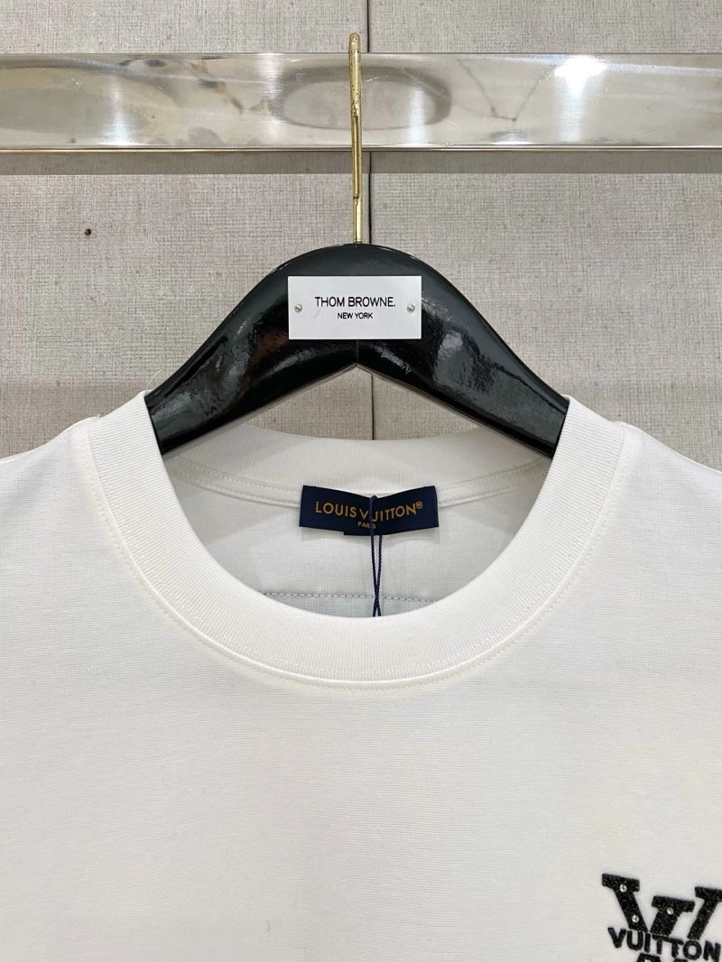Accurate model Louis Vuitton T-Shirts