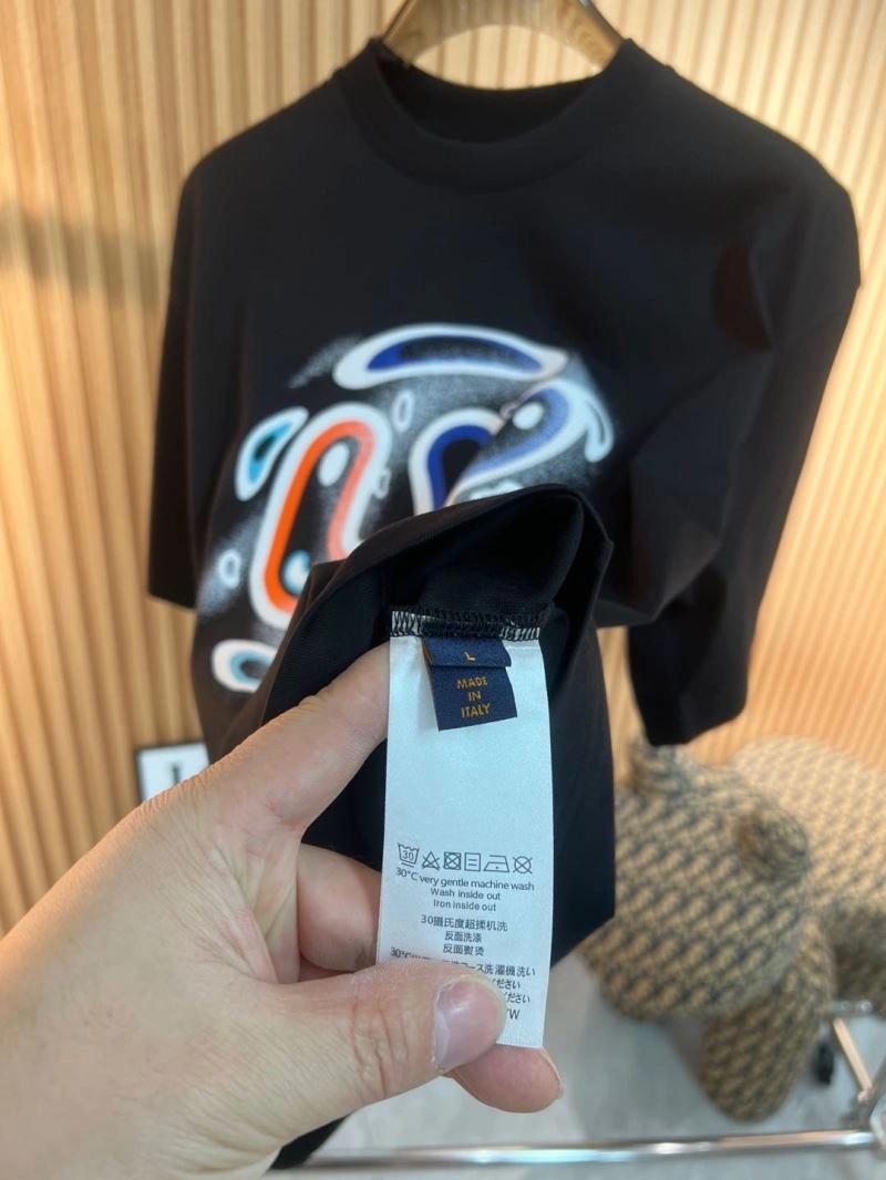 Precise copy Louis Vuitton T-Shirts
