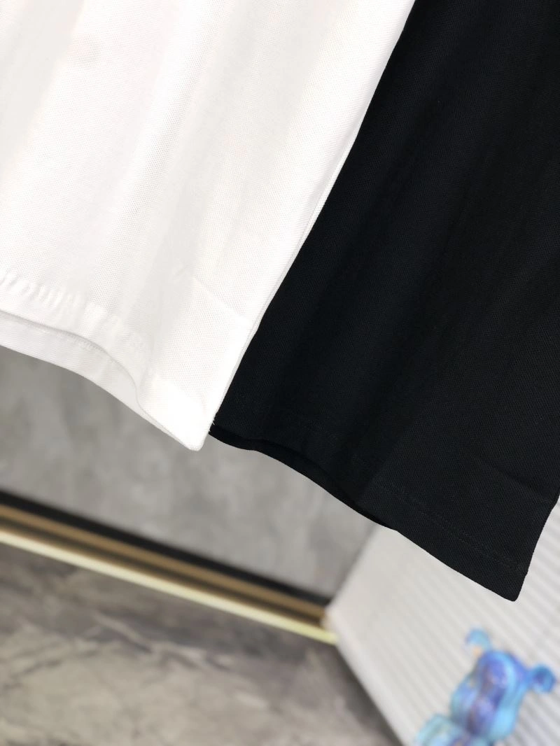 Accurate model Louis Vuitton T-Shirts