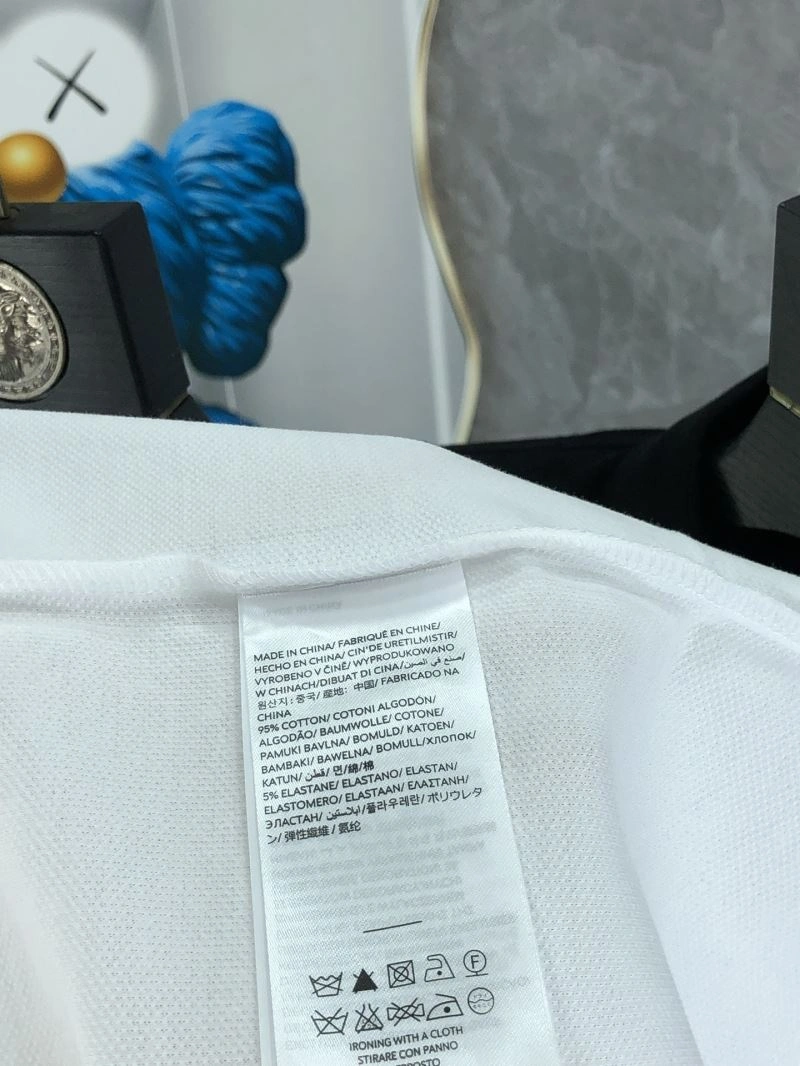 Accurate model Louis Vuitton T-Shirts