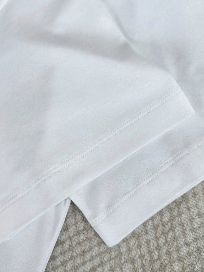 Indistinguishable Louis Vuitton T-Shirts