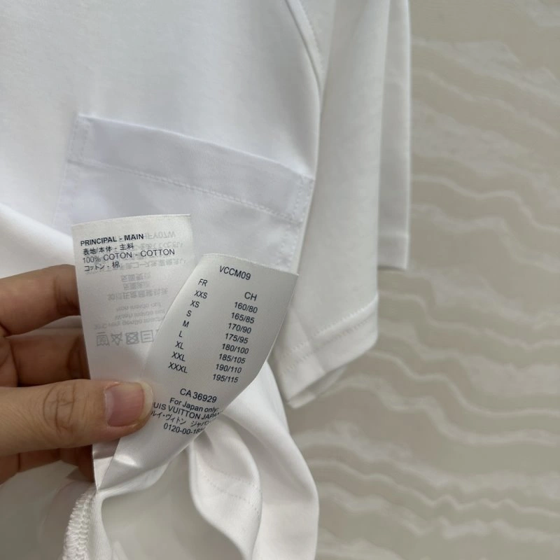 Accurate model Louis Vuitton T-Shirts