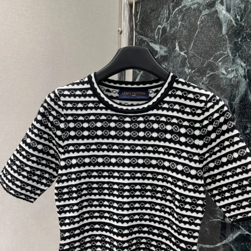 Accurate model Louis Vuitton T-Shirts