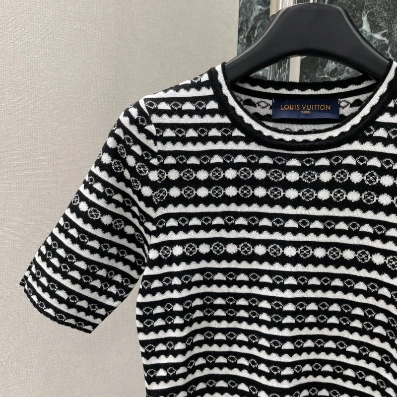 Accurate model Louis Vuitton T-Shirts
