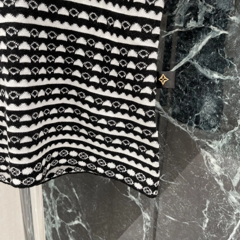 Accurate model Louis Vuitton T-Shirts