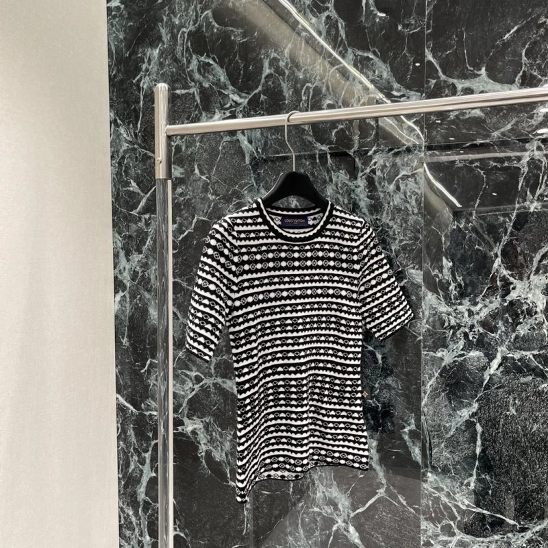 Accurate model Louis Vuitton T-Shirts