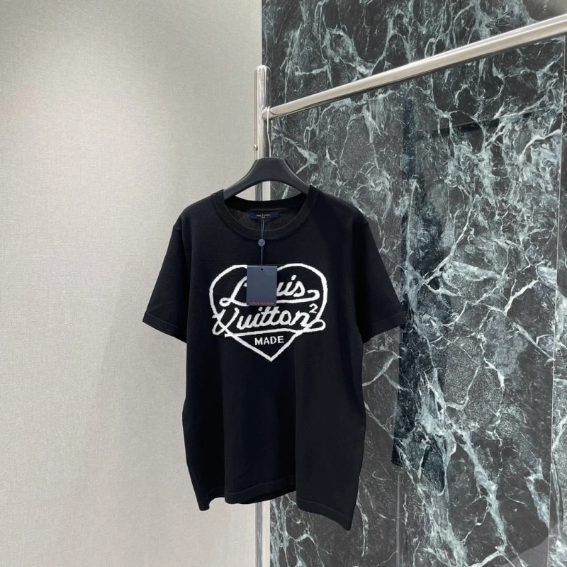 Indistinguishable Louis Vuitton T-Shirts