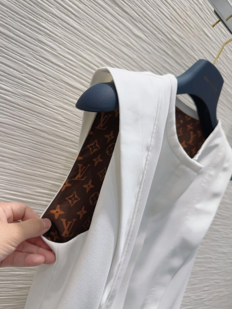 Accurate model Louis Vuitton T-Shirts