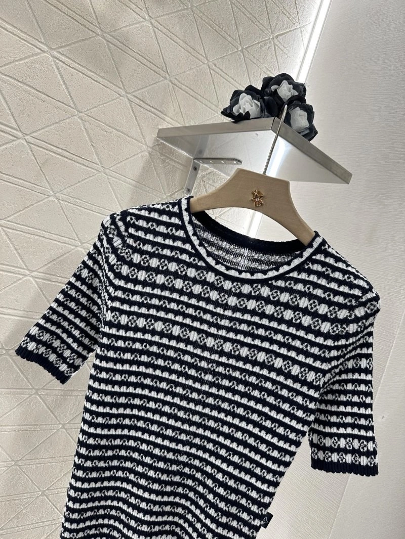 Precise copy Louis Vuitton T-Shirts