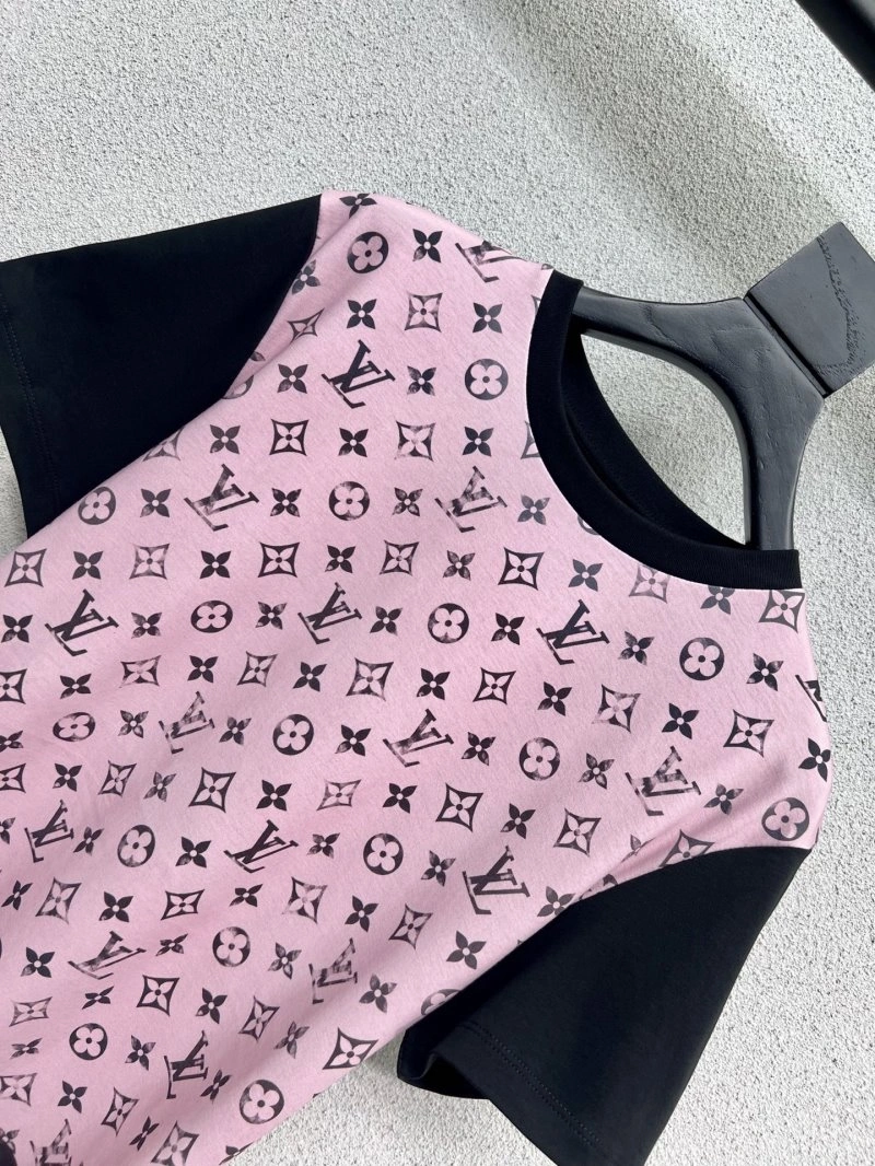 Indistinguishable Louis Vuitton T-Shirts