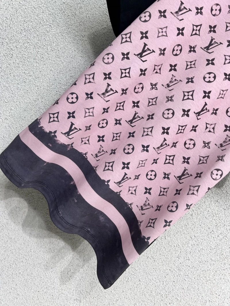 Indistinguishable Louis Vuitton T-Shirts