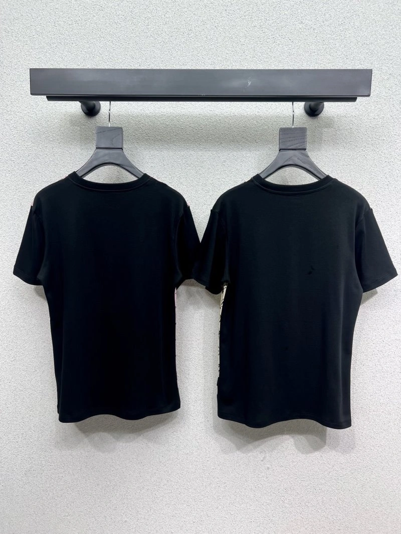 Indistinguishable Louis Vuitton T-Shirts