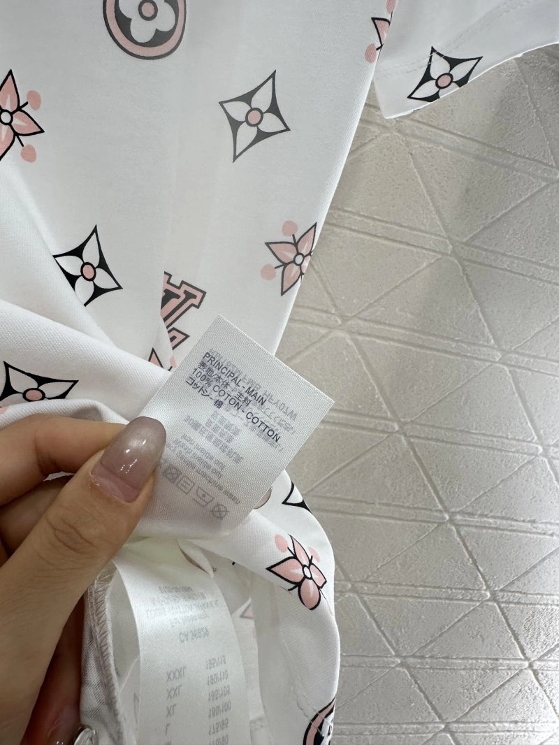 Precise copy Louis Vuitton T-Shirts