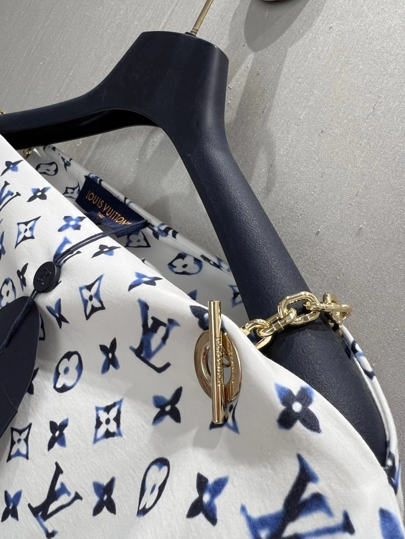 Precise copy Louis Vuitton T-Shirts