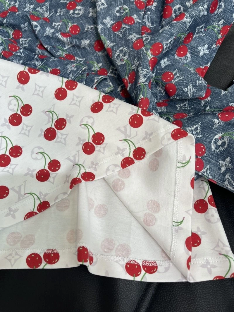 Indistinguishable Louis Vuitton T-Shirts