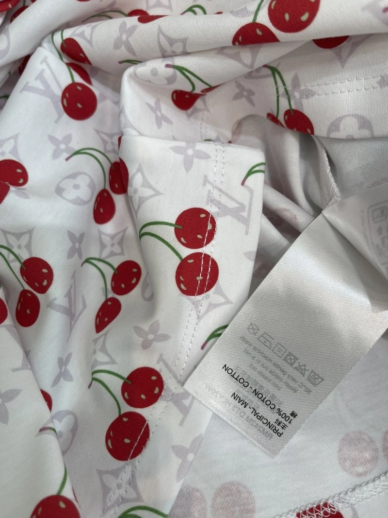 Indistinguishable Louis Vuitton T-Shirts