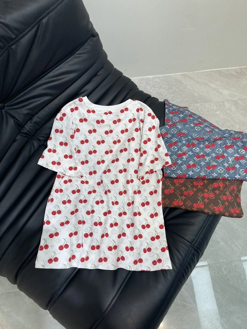 Indistinguishable Louis Vuitton T-Shirts