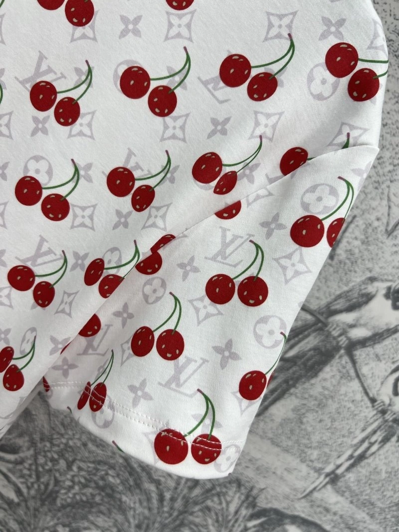 Precise copy Louis Vuitton T-Shirts