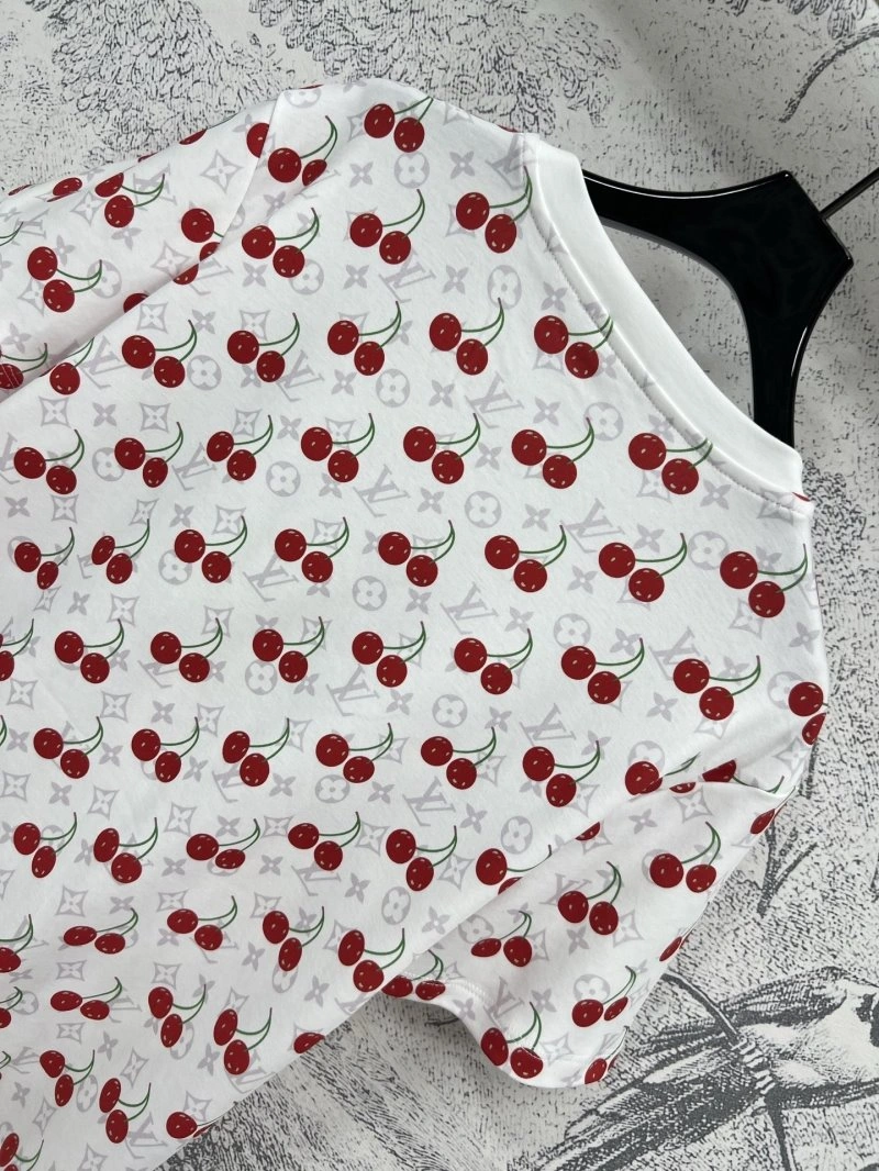 Precise copy Louis Vuitton T-Shirts