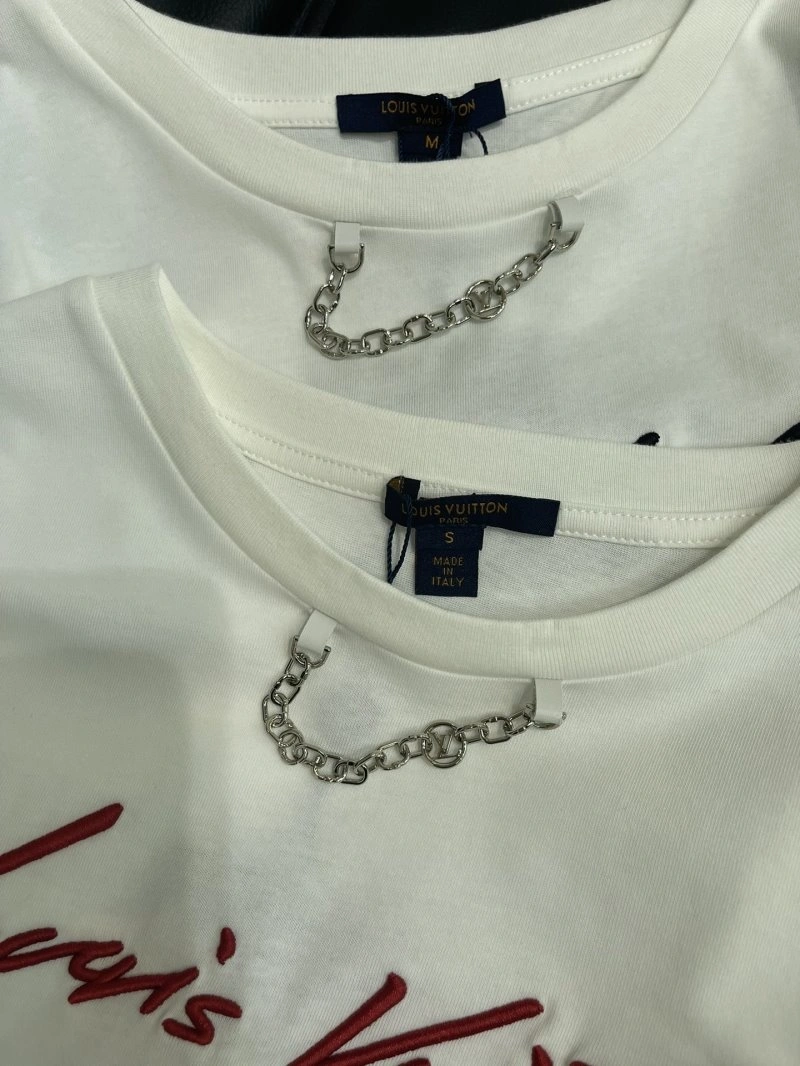 Accurate model Louis Vuitton T-Shirts