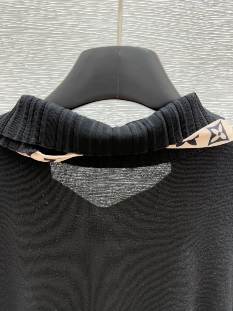 Accurate model Louis Vuitton T-Shirts