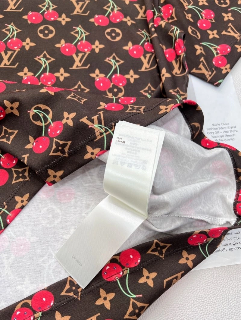 Exact replica Louis Vuitton T-Shirts