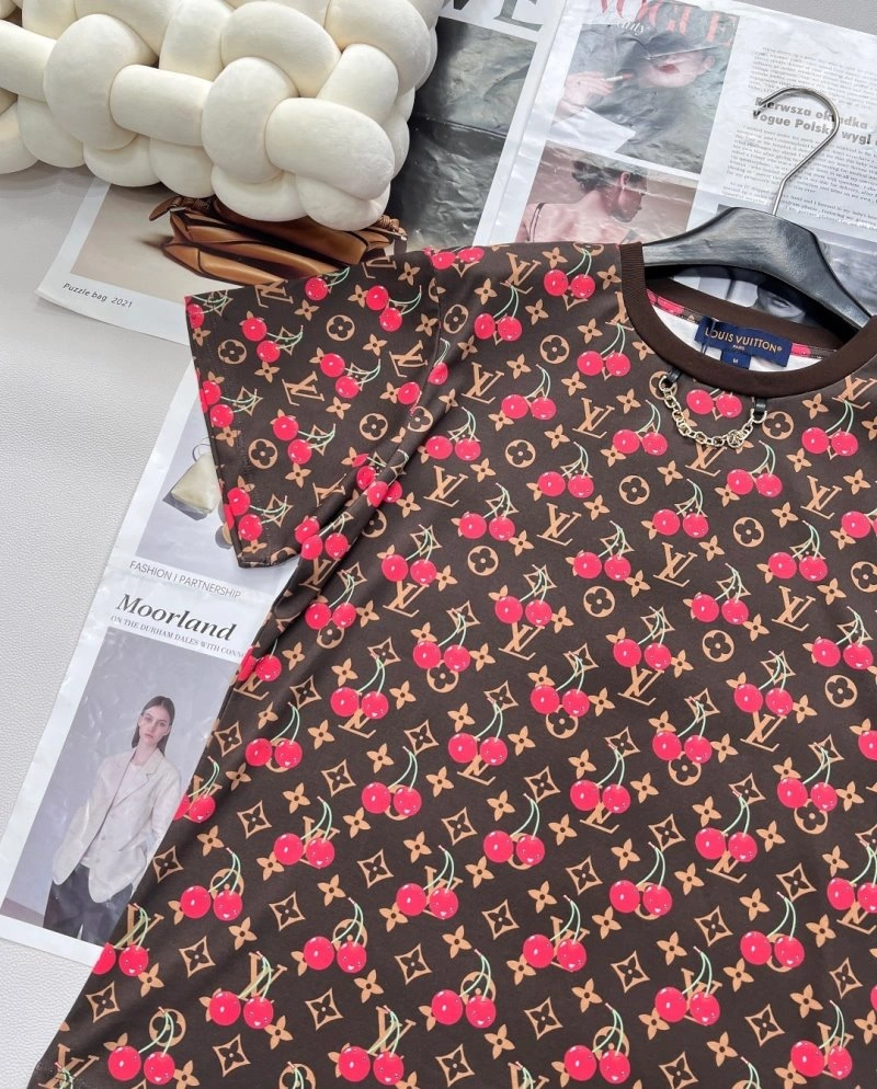 Exact replica Louis Vuitton T-Shirts
