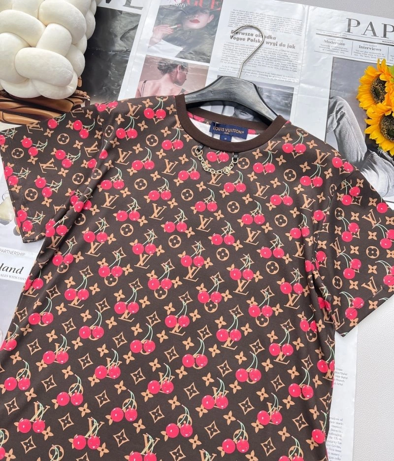 Exact replica Louis Vuitton T-Shirts