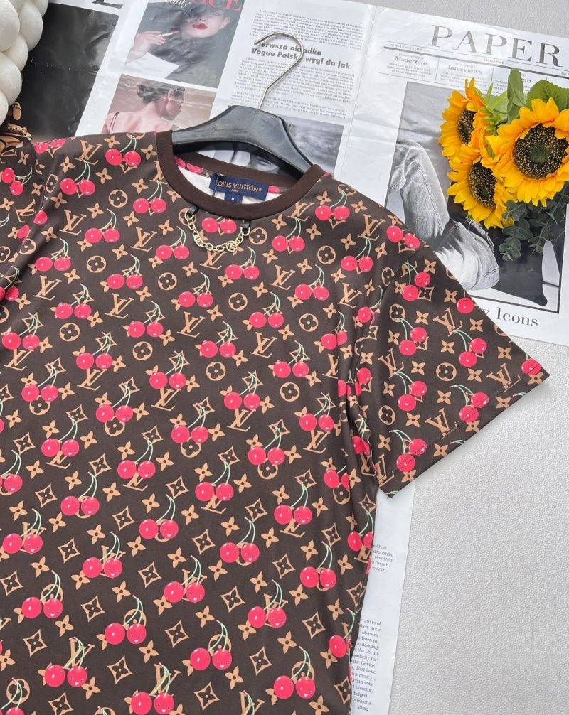 Exact replica Louis Vuitton T-Shirts