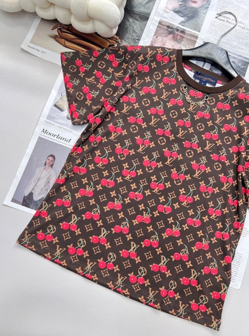 Exact replica Louis Vuitton T-Shirts