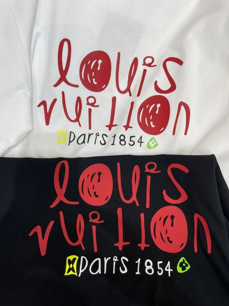 Accurate model Louis Vuitton T-Shirts