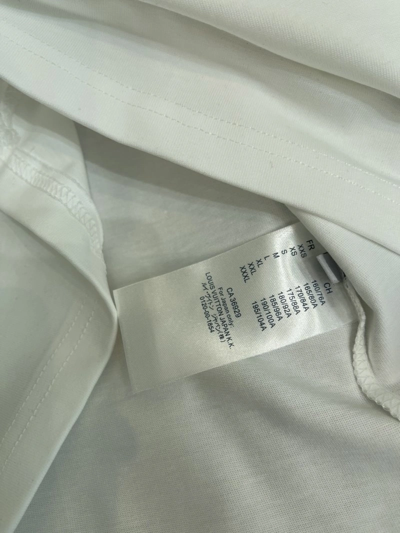 Accurate model Louis Vuitton T-Shirts