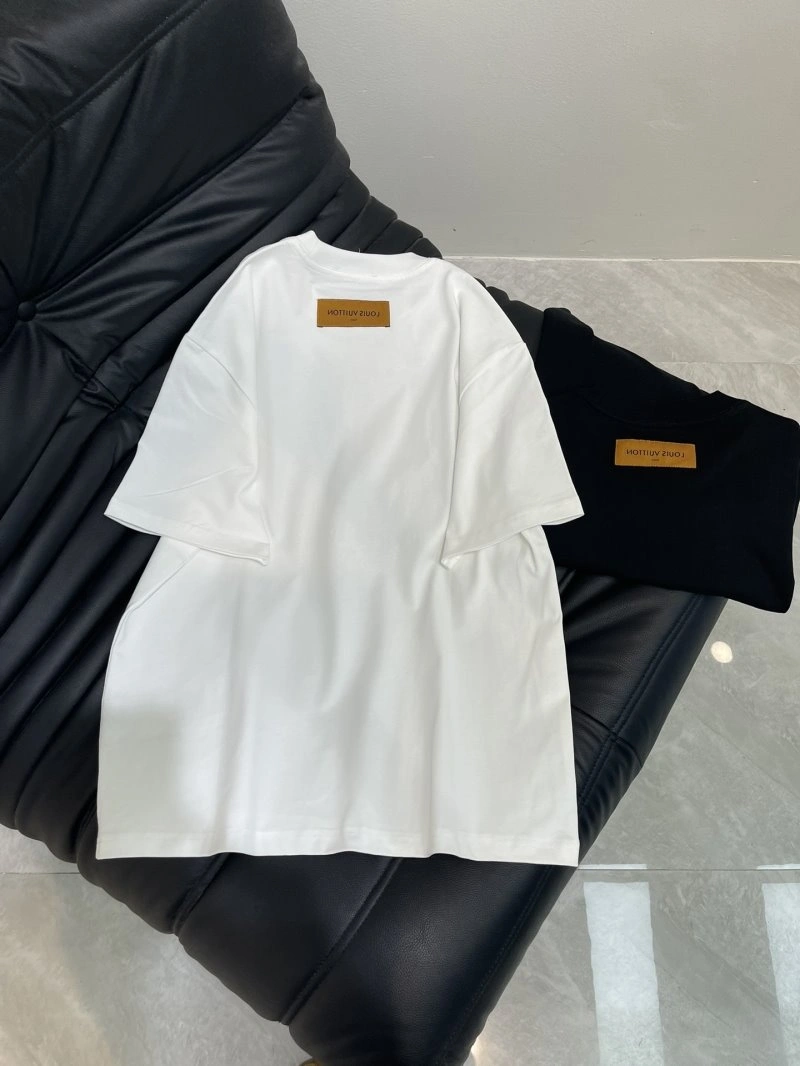 Accurate model Louis Vuitton T-Shirts
