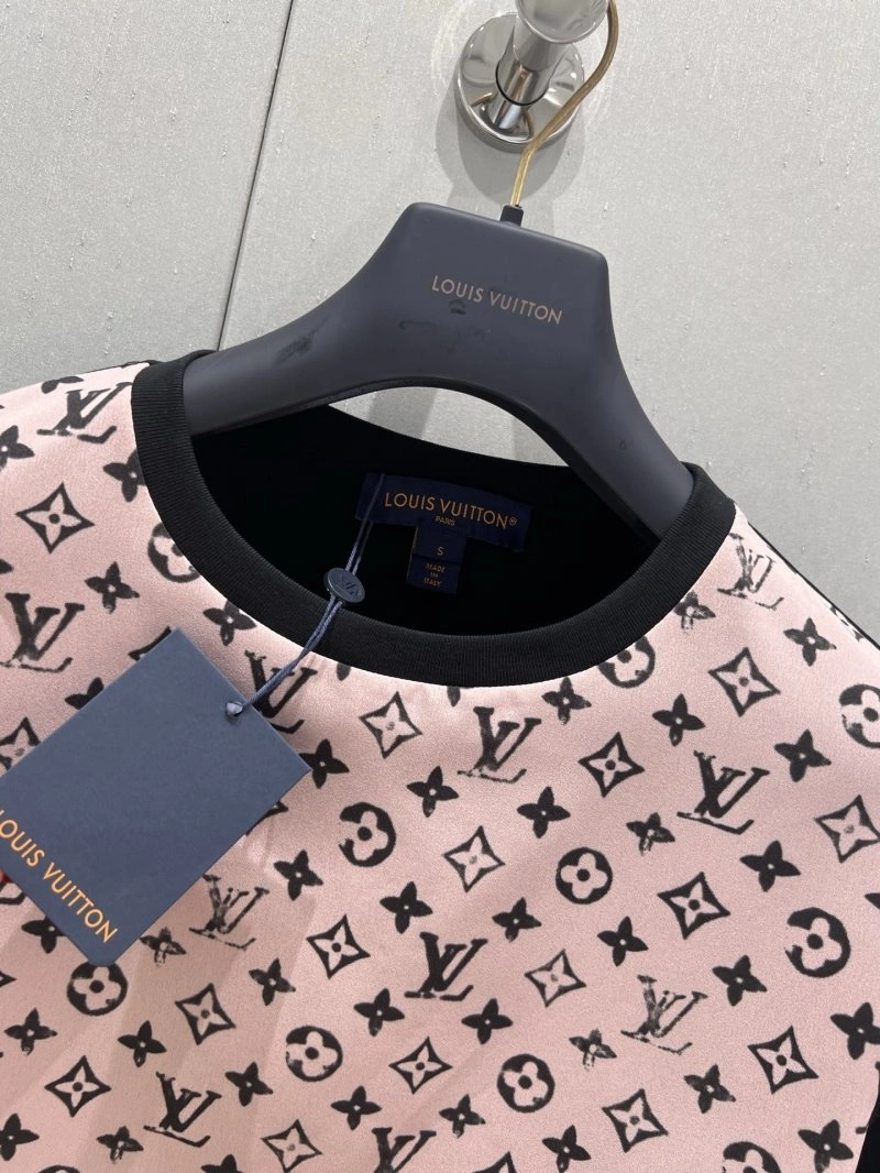 Exact replica Louis Vuitton T-Shirts