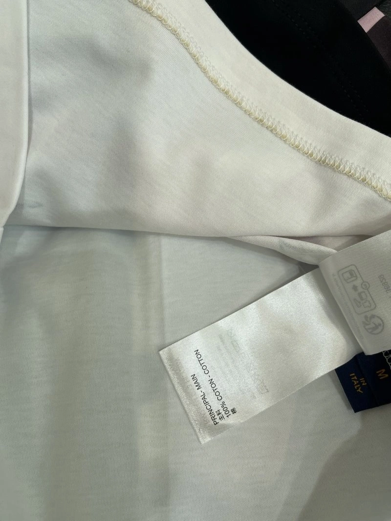 Indistinguishable Louis Vuitton T-Shirts