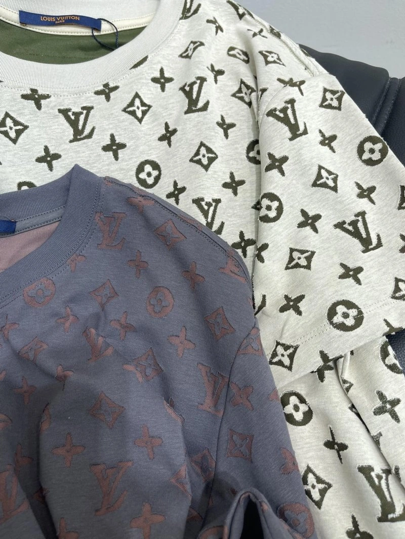 Exact replica Louis Vuitton T-Shirts