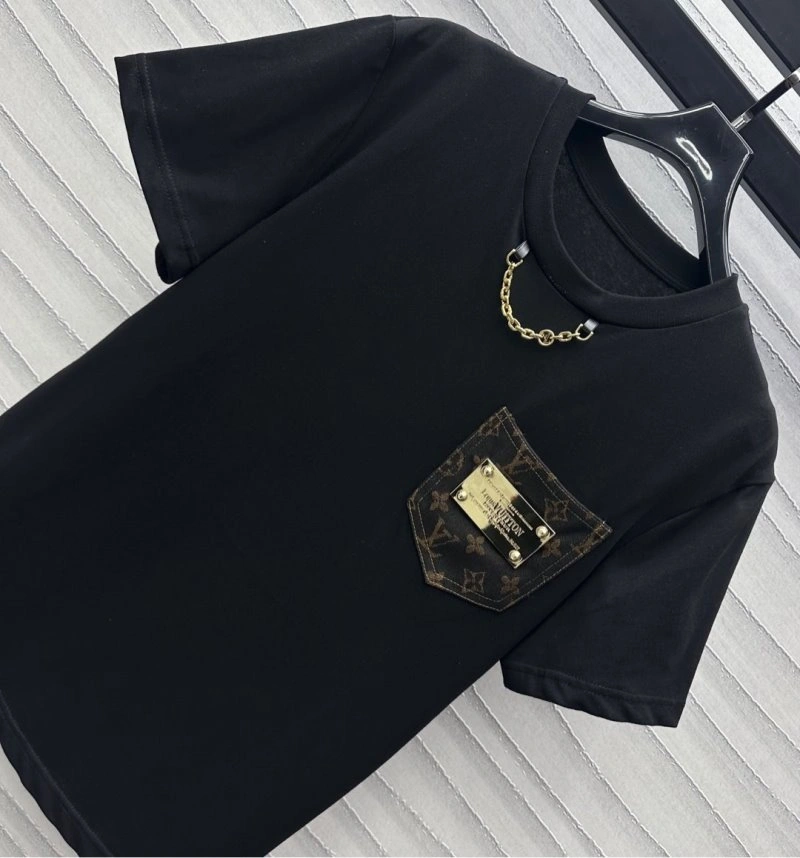 Accurate model Louis Vuitton T-Shirts