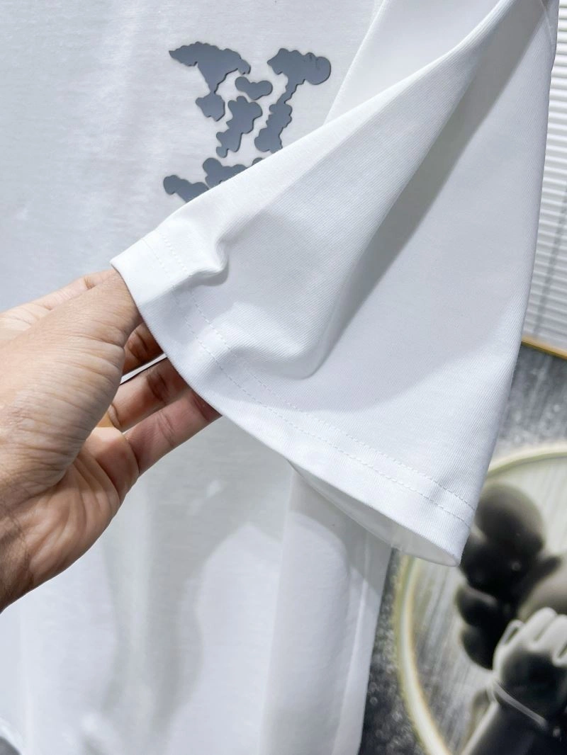 Exact replica Louis Vuitton T-Shirts