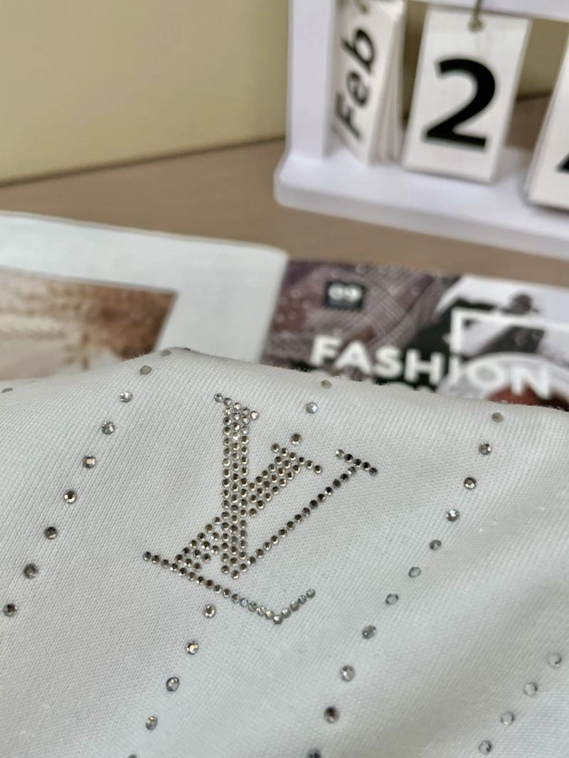 Indistinguishable Louis Vuitton T-Shirts
