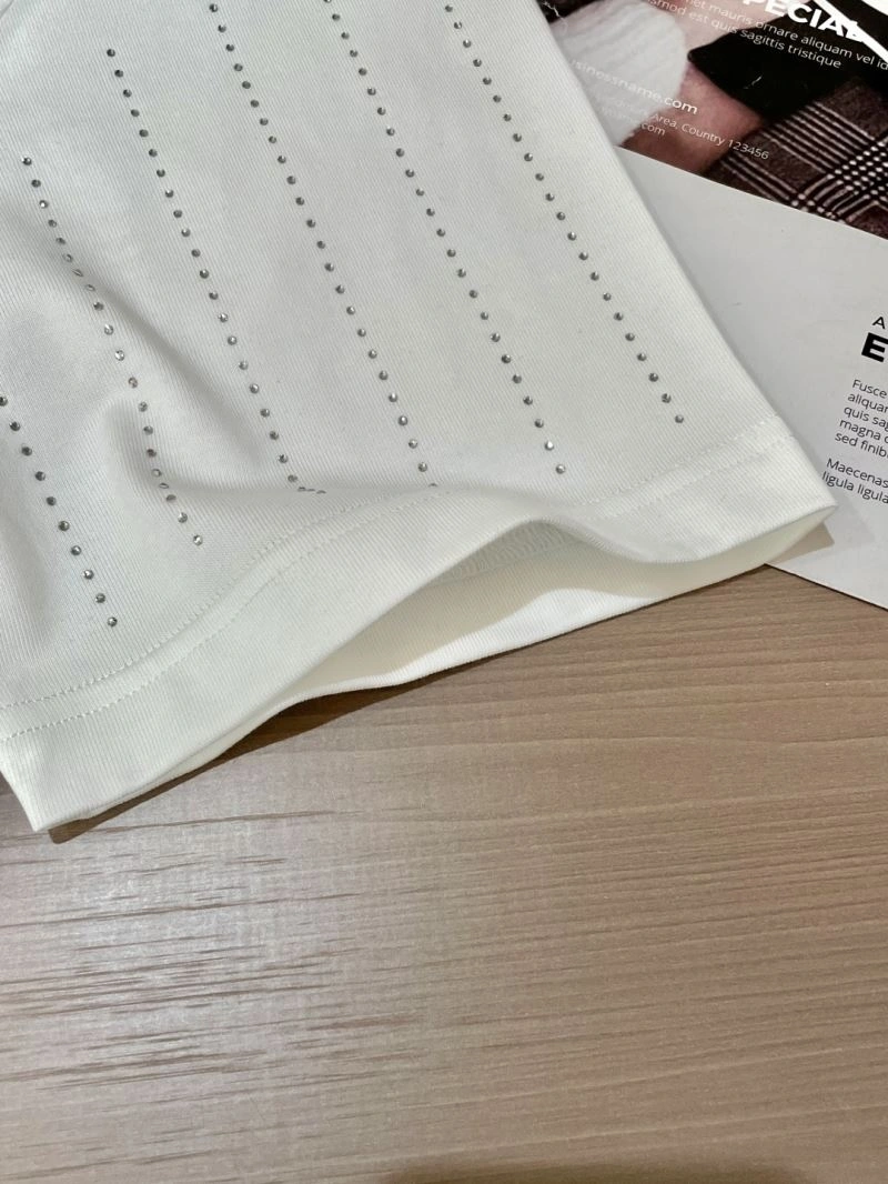 Indistinguishable Louis Vuitton T-Shirts